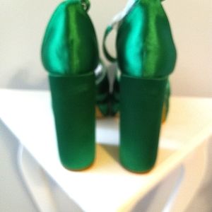 chic | Shoes | Kelly Green Satin Platform Heels | Poshmark